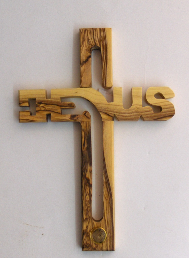 Cruci sculptate in lemn sacru de maslin din Tara Sfanta